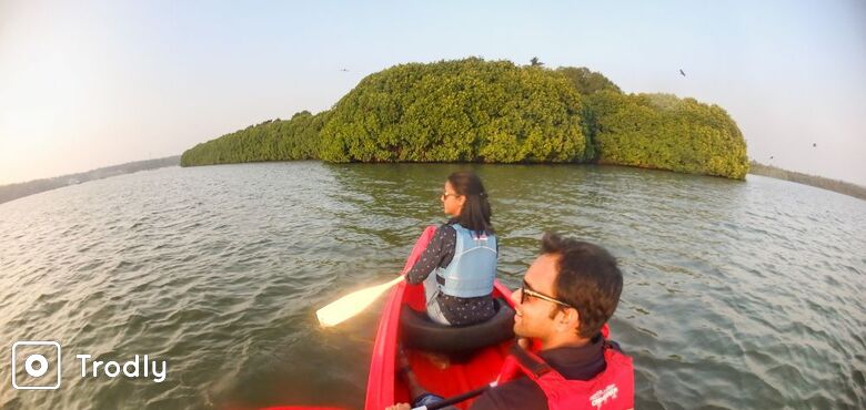 Canoeing in Paravur Backwaters - Trodly