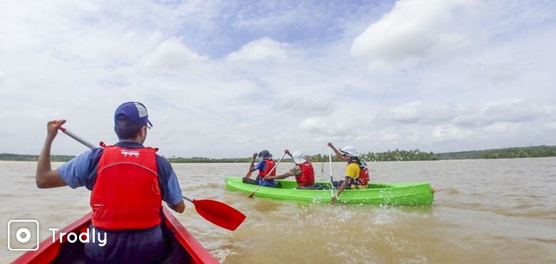 Canoeing in Paravur Backwaters - Trodly